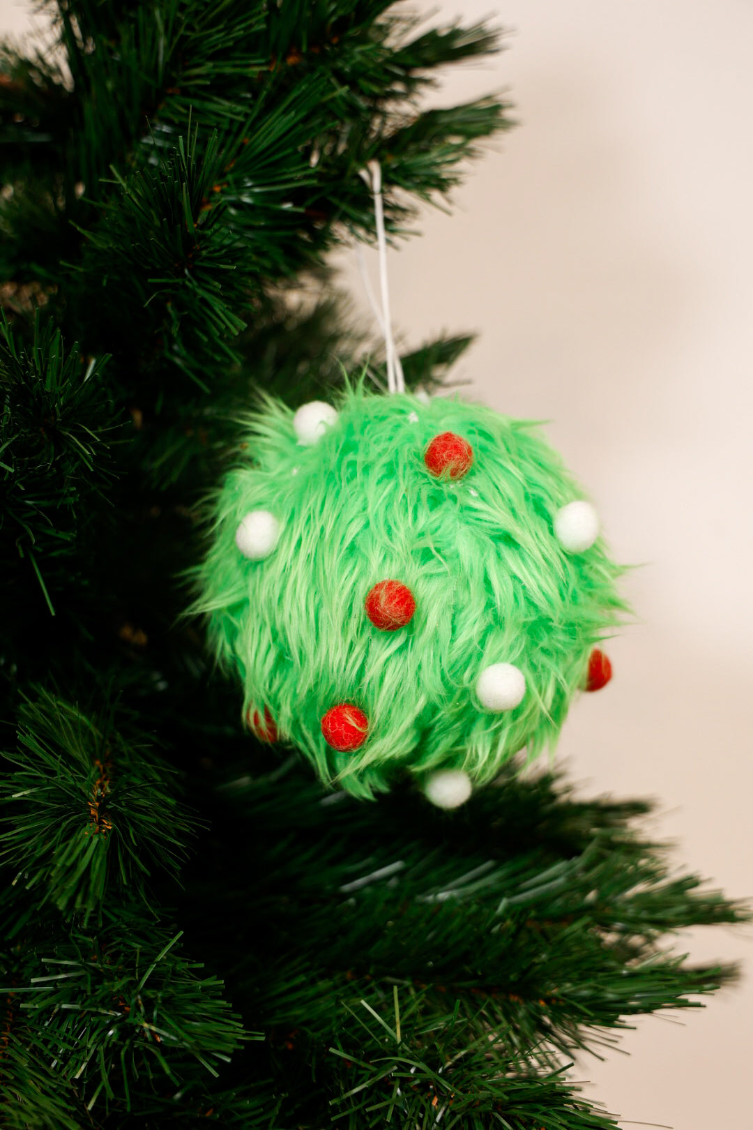 Grinch Ball – Masarweh Store